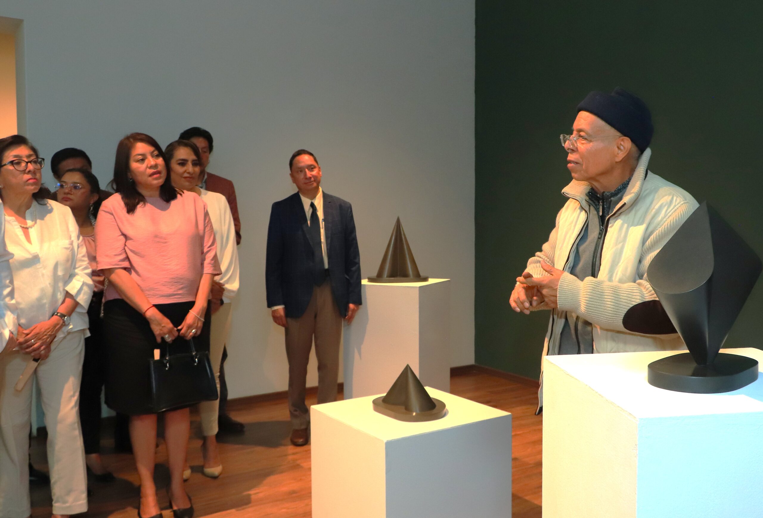 Visita Rector de la UATx exposición del escultor Jesús Mayagoitia en el ...